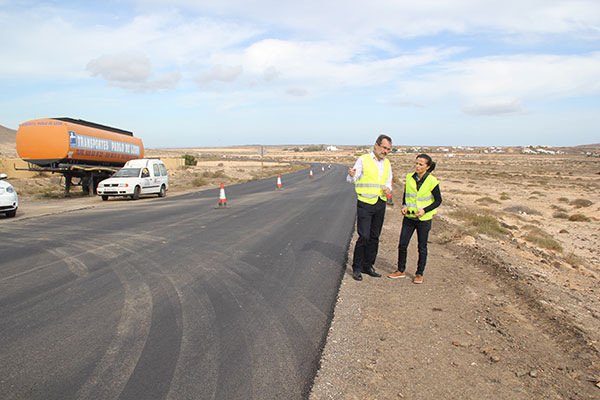 El Cabildo de Fuerteventura ejecuta obras de mejoras en el firme de 20 kilómetros de carreteras ...